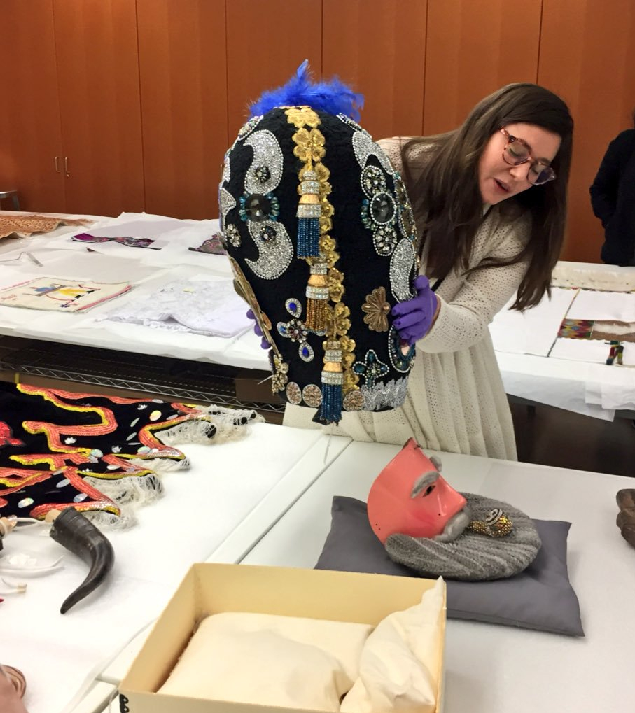 Laura Osorio Sunnucks – 100 Histories of 100 Worlds in One Object